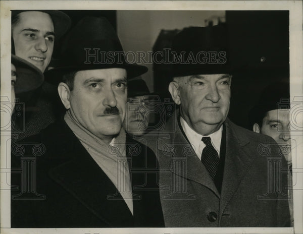 1940 Earl Browder Communist Leader Arrives for Passport Fraud Trial ...