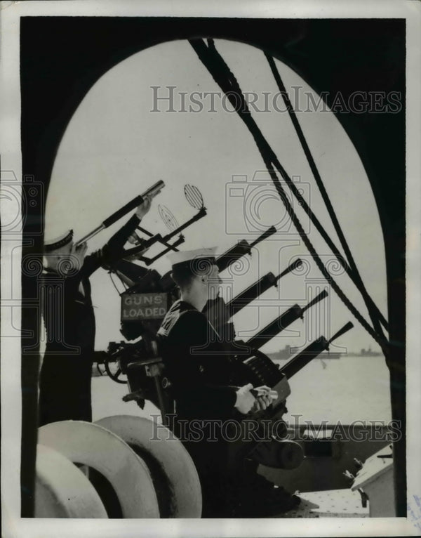 1941 Press Photo Guns Loaded on The HMAS Perth Warship in Australia ...