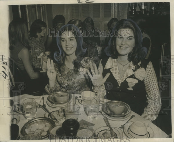 1971 Press Photo Sugar Bowl- Mrs. Scottie Elam and Mrs Terry Beasley ...