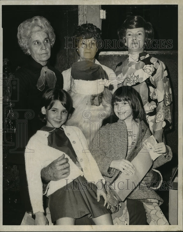 1970 Press Photo Group at Women of the Motion Picture Industry Christm ...