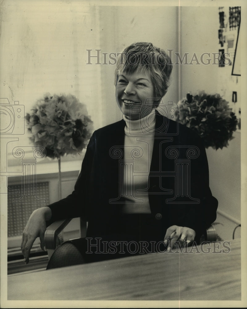 1965 Press Photo Denise, fashion designer, shows collection at Godchau ...