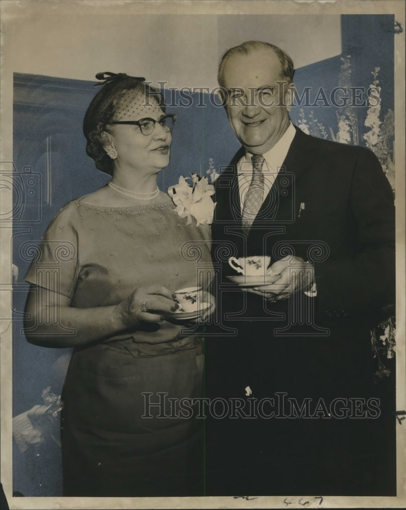 1958 Press Photo Mr. & Mrs. Richard A. Dowling, sip coffee after swear ...