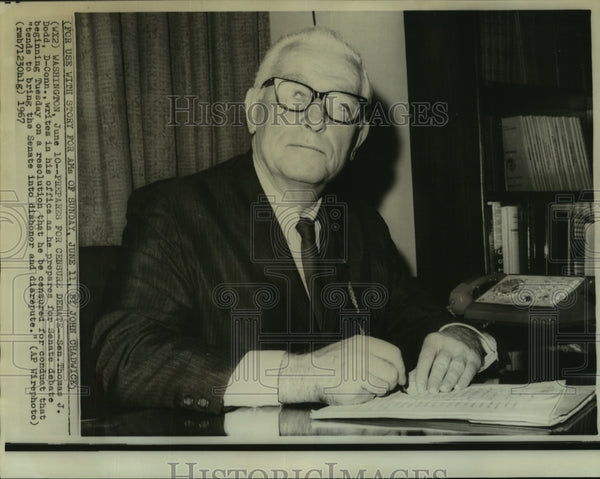 1967 Press Photo Senator Thomas J. Dodd prepares for Senate debate ...