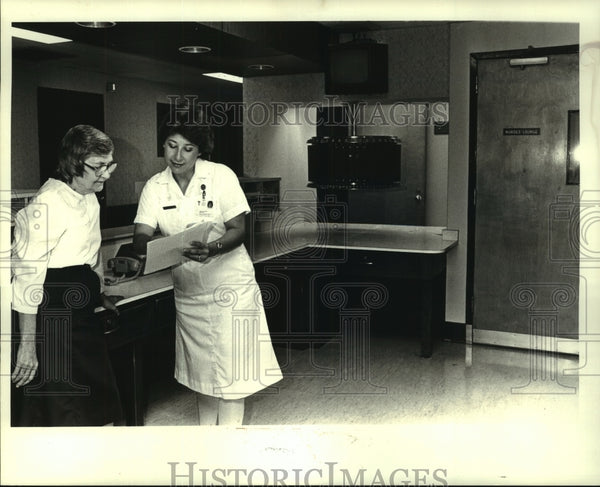 1986 Barbara Beebe & Laurie Bullinger at East Jefferson Hospital ...
