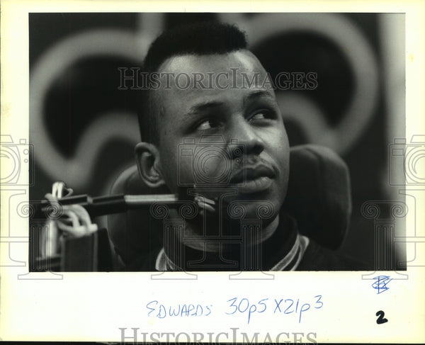 1992 Football player Derrick Edwards - noa95928 - Historic Images