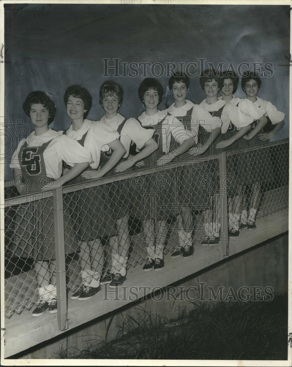 1963 Press Photo East Jefferson High School cheering section. - nob003 ...