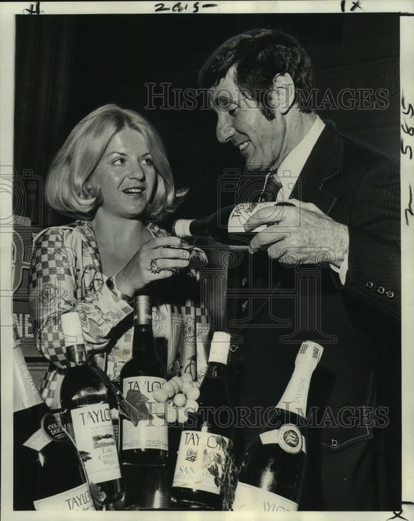 Press Photo Fred Fenton & Heidi Shienker at "International Wine Tastin ...