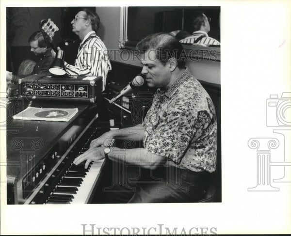 1991 Press Photo Bobby Ellis and his quarter perform at the Wild Orchi ...