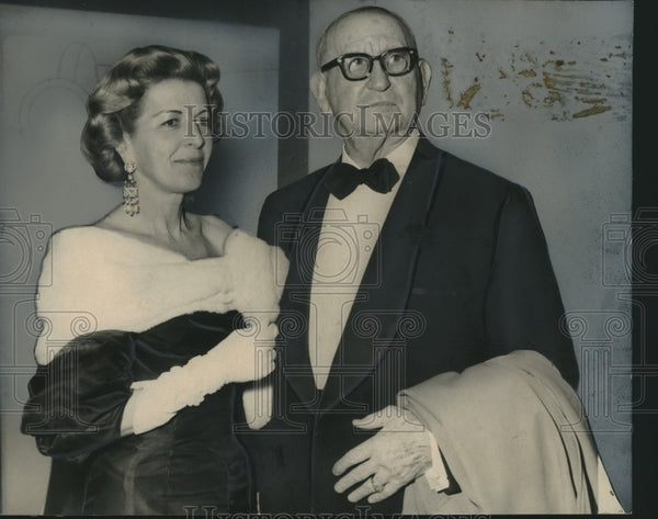 1957 Press Photo Mr. and Mrs. Crawford H. Ellis attends an event - nob ...