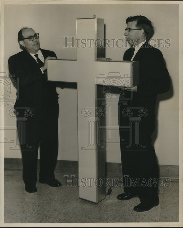 1959 Press Photo N. Incrivaglia & Rev. Emanuel hold Cross to Angola Ch ...