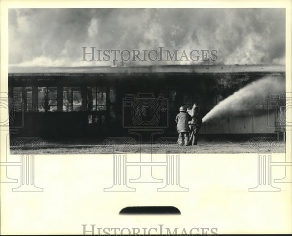 1990 Press Photo Firemen on site of Alice M. Harte school fire ...