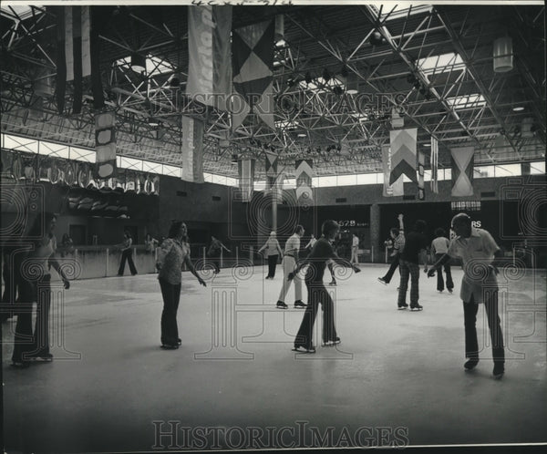 1974 Press Photo Residents skate at the Fiesta Plaza ice rink - nob109 ...