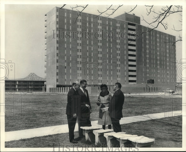 1966 Press Photo Officials in front of the Fischer Housing Project - n ...