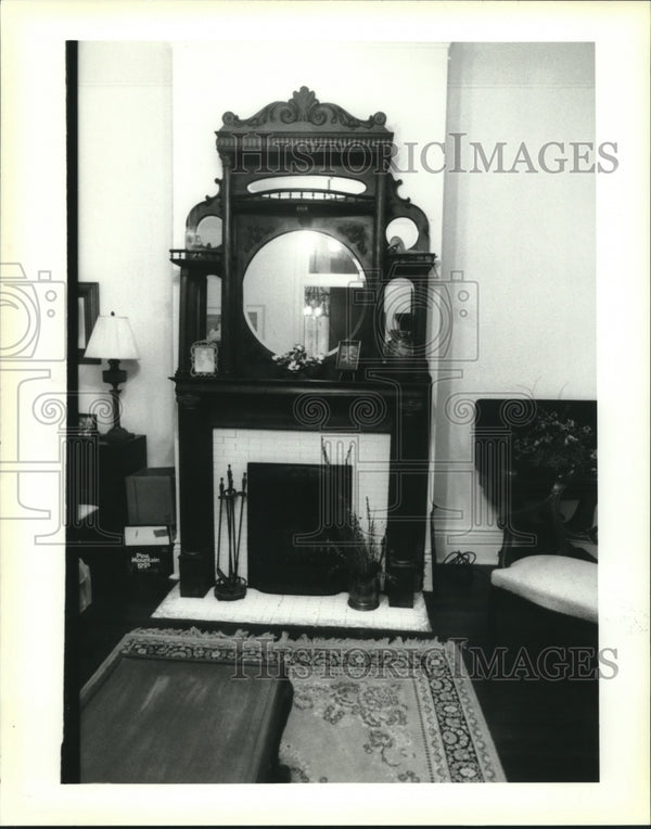 1993 Press Photo New Orleans-Fireplace at 222 South Scott street ...