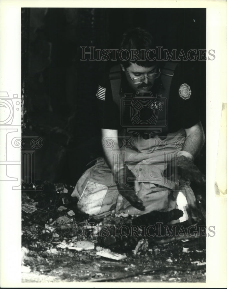 1992 Press Photo Lieutenant Michael McAuliffe of Volunteer Fire Depart ...