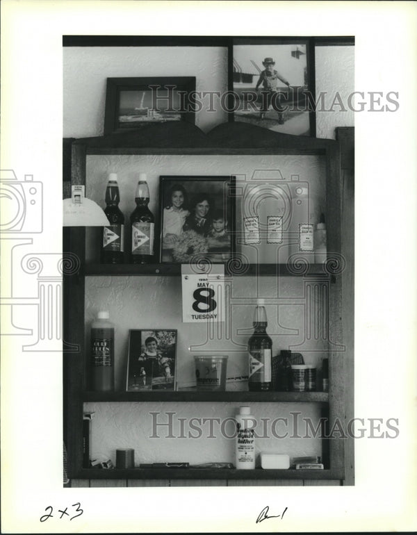 1990 Press Photo Photos and tools, James R. Galiano's Barber Shop ...
