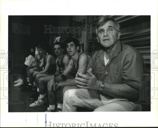 1992 Press Photo Bob O'Neil on sideline as Ben Franklin basketball coa ...