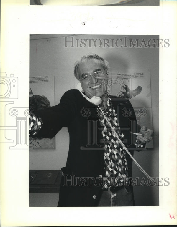 1991 Press Photo Dr. Ron French steps away from benefit for a phone ca ...