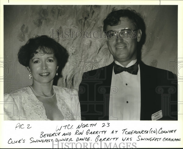 1993 Press Photo Beverly & Ron Garrity at Tchefuncta Swingfest Dinner ...