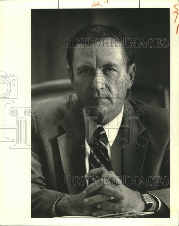 1988 Press Photo Harold Gorman, director of the Sewage and Water Board ...