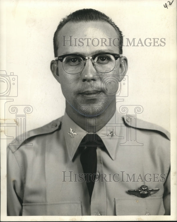 1958 Press Photo Col. John C. Evers speaks at Young Men's Business Clu ...
