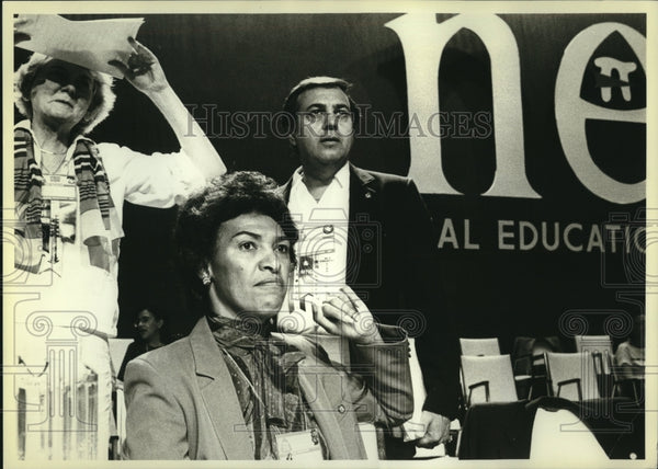 1983 Mary Hatwood Futrell watches show-of-hands voting. - nob20783 ...