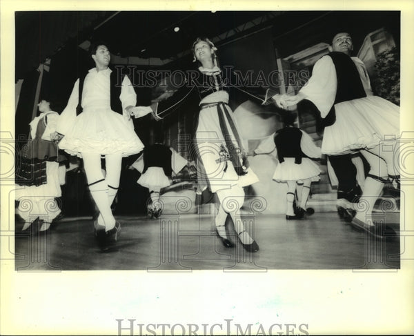 1990 Press Photo Hellenic Dancers Perform at Holy Trinitgy Greek Ortho ...