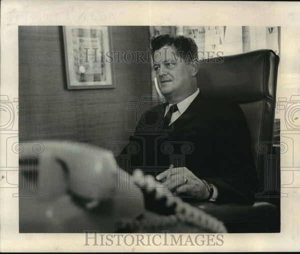 1967 Press Photo Biloxi's young, energetic mayor, Daniel Guice in his ...