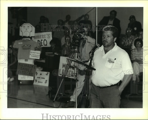 1995 Press Photo John Shillings speaks to the Greater New Orleans land ...