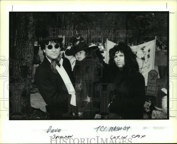 1993 Press Photo David Spielman costumed as John Lennon and his family ...