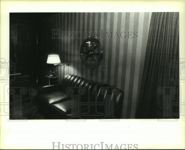 1995 Press Photo Alvin Baumer's study wall by Keith Guy Painting and F ...