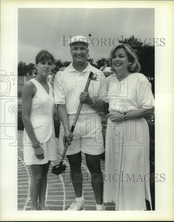 1994 Press Photo Kayne Stewart, Bob Hafner & Yvette Trahant at a Balle ...