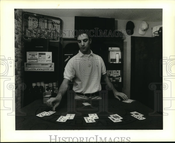 1994 Press Photo David Gilly deals blackjack on a home-made table in h ...