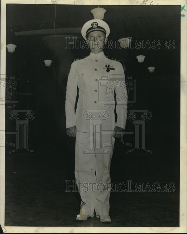 1943 Press Photo Commander Howard W. Gilmore of the U.S. Navy - nob273 ...