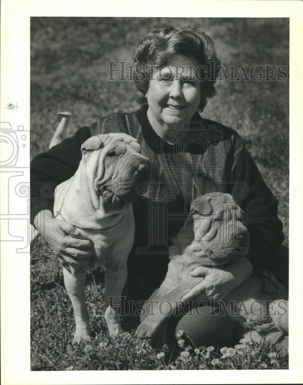 1990 Press Photo Wanda Harrison of Algiers and her two Shar-Pei show d ...