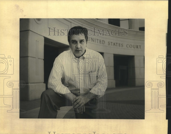 1995 Ray Hays at the U.S. Courthouse in Shreveport - nob28154 ...