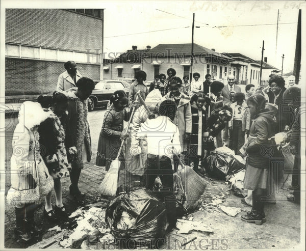 1978 William J. Guste Elementary Students Clean Up Around School ...
