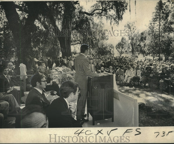 1974 Press Photo Executive Frederic Ingram Speaks at Energy Corp. Grou ...