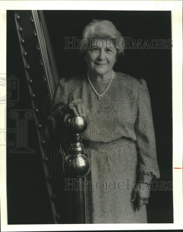 1987 Press Photo Mary Hebert received the Great Lady Award at the Land ...