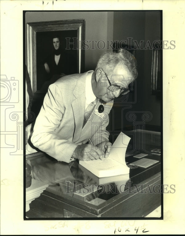 1989 Press Photo Dr. Robert Holtman, author - LA Museum Foundation ...