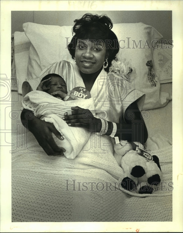 1987 Ms. Gwenell Holmes & her first born baby of the year, Tranvanti ...