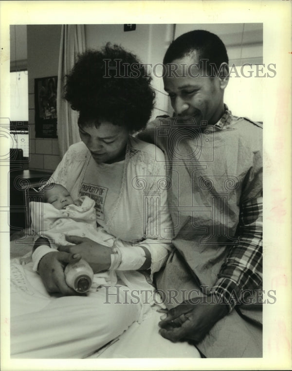 1988 Press Photo Fantasia Ann Hines, 1st baby born in New Orleans in 1 ...