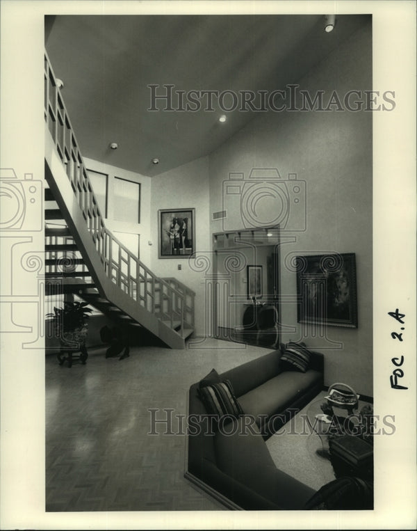 1993 Press Photo This house has been brought into the '90s - Historic ...