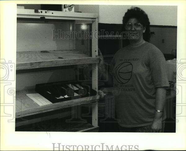 1991 Press Photo Rhonda Holmes, treasurer of Kenilworth Boosters Club ...