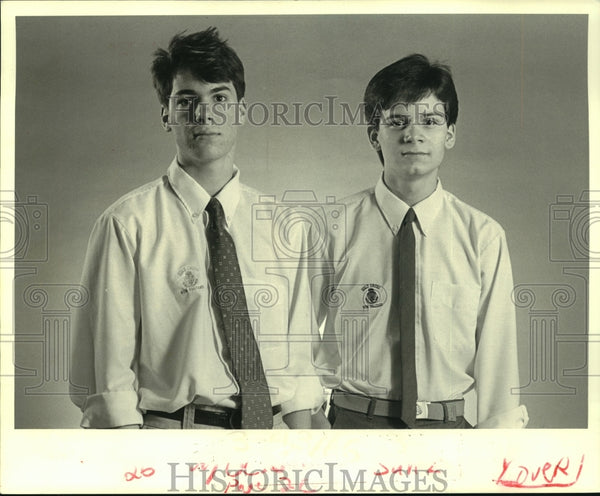 1986 Press Photo Michael Dabadie & Darren Sumich- Holy Cross High Deba ...