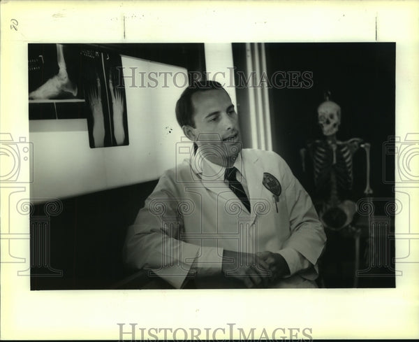 1989 Press Photo Dr. Roch Hontas - Tulane Ex-Quarterback - Historic Images