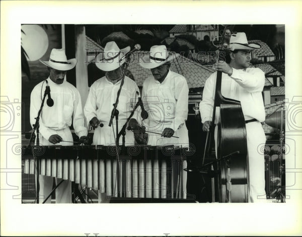 1994 Press Photo Musicians from the Folklore National of Honduras perf ...