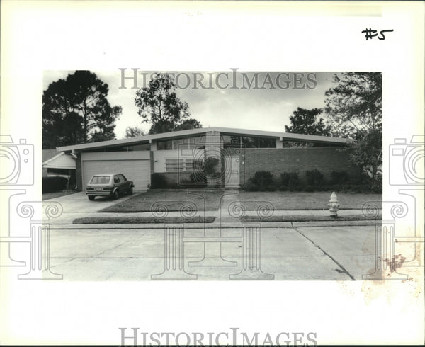 1990 Press Photo Exterior view of one story house at 6318 Bertha Dr ...