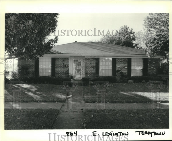 1989 Press Photo Real estate photo of 864 East Lexington, Terrytown ...
