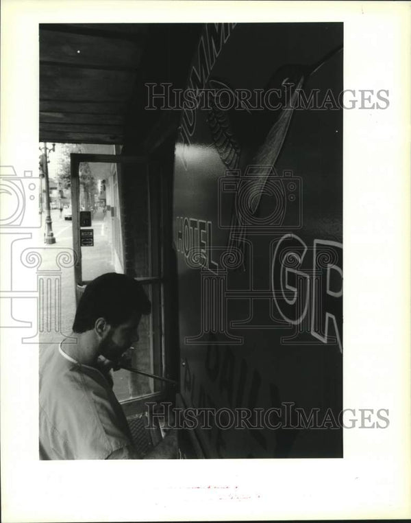 1994 Press Photo Hummingbird Hotel Sign is Painted by Chuck Freeling ...